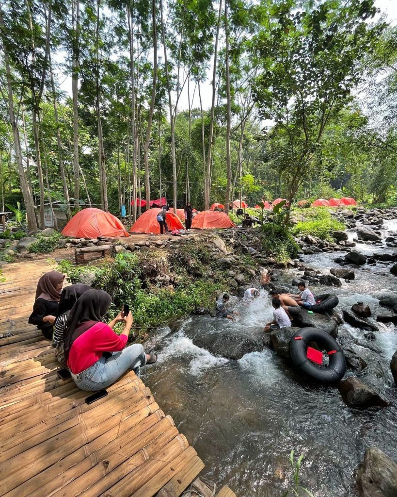 Serunya Camping dan River Tubing di Kalisengon Pacet, Mojokerto