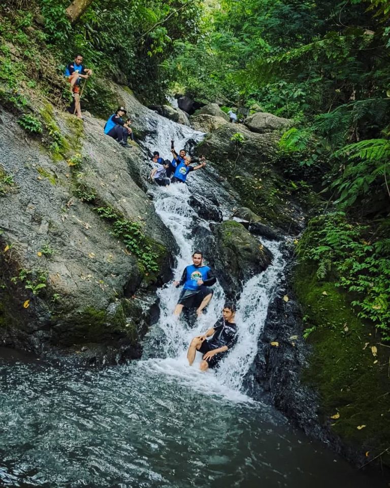Menjelajahi Gunung Ciung, Destinasi Pendakian Santai di Sentul Bogor